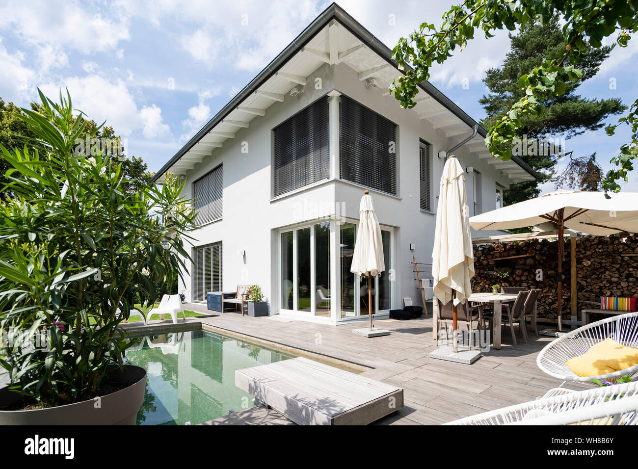 Haus swimmingpool -Fotos und -Bildmaterial in hoher Auflösung – Alamy