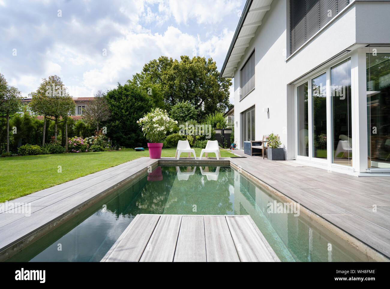 Haus swimmingpool -Fotos und -Bildmaterial in hoher Auflösung – Alamy