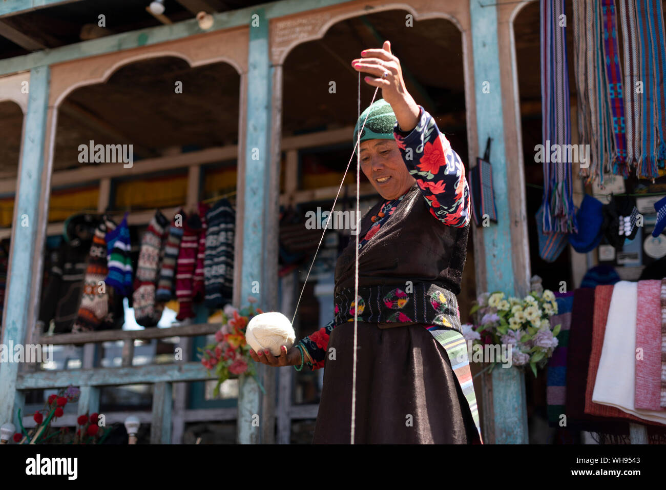 Yak wool -Fotos und -Bildmaterial in hoher Auflösung – Alamy