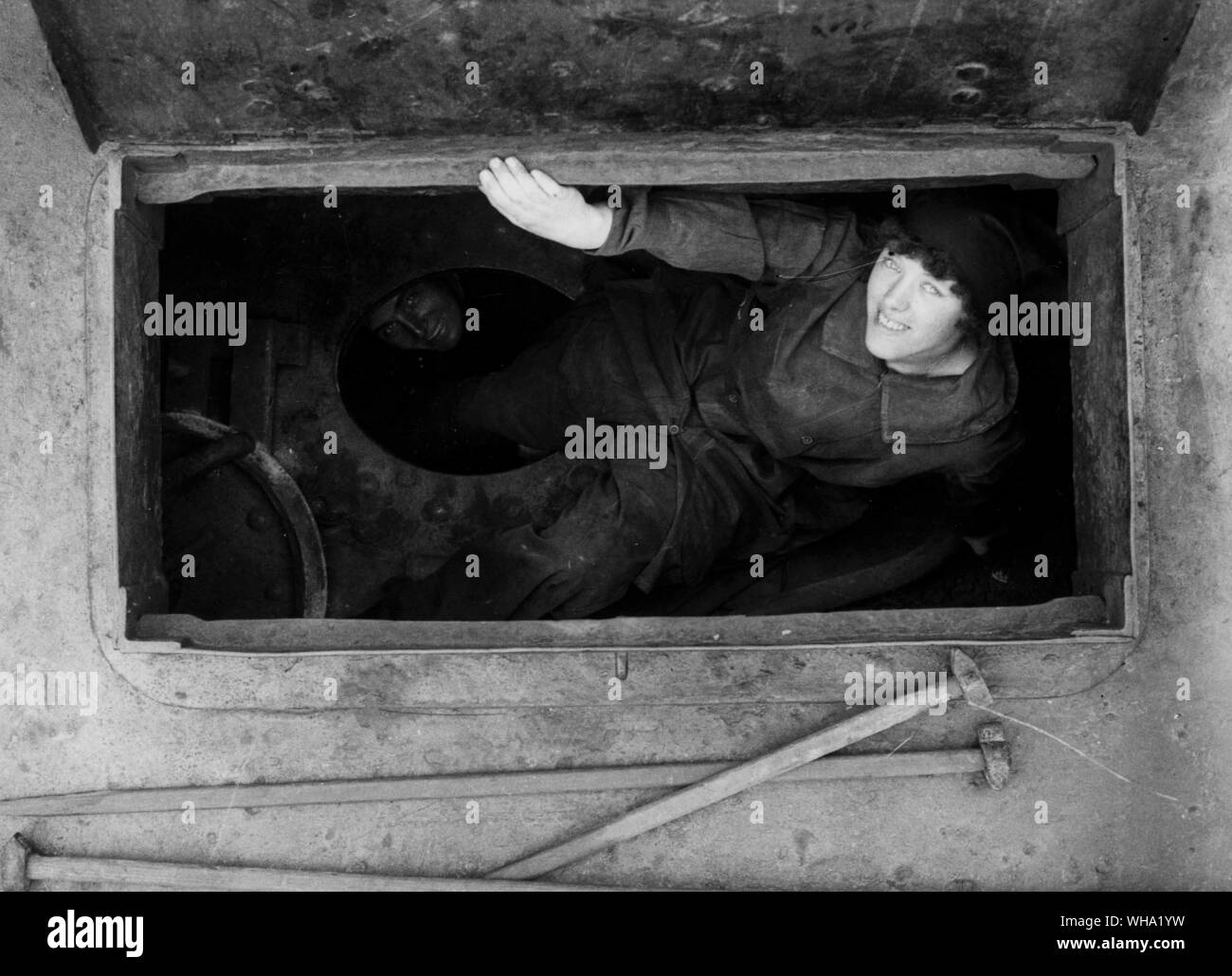 WW2: Heizkessel Reiniger Der WRNS Eingabe Kessel Mannloch, Lowestoft ...