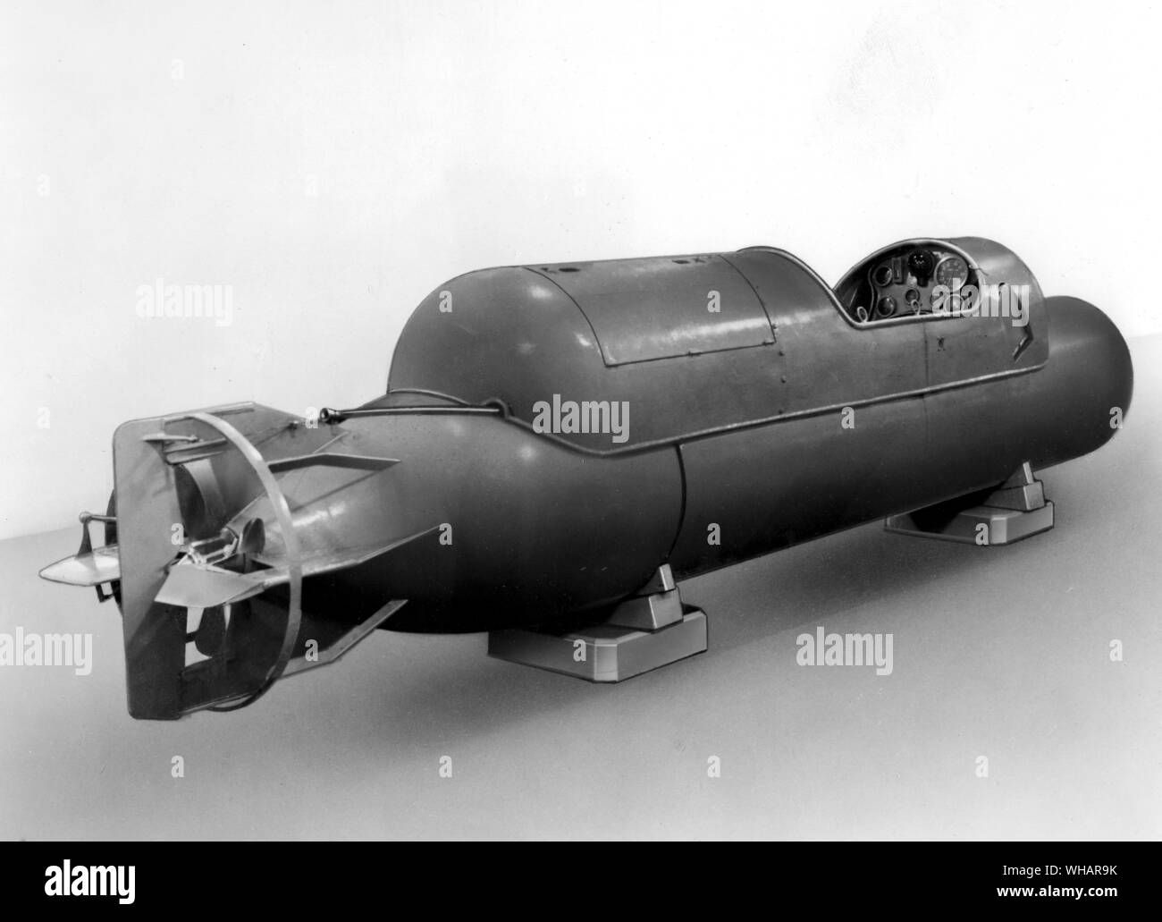 Human torpedo -Fotos und -Bildmaterial in hoher Auflösung – Alamy