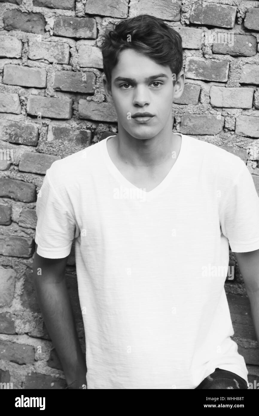 Teenage boy portrait 15 years -Fotos und -Bildmaterial in hoher ...
