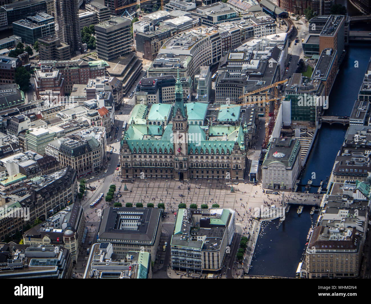 Rathaus von hamburg an der alster -Fotos und -Bildmaterial in hoher ...