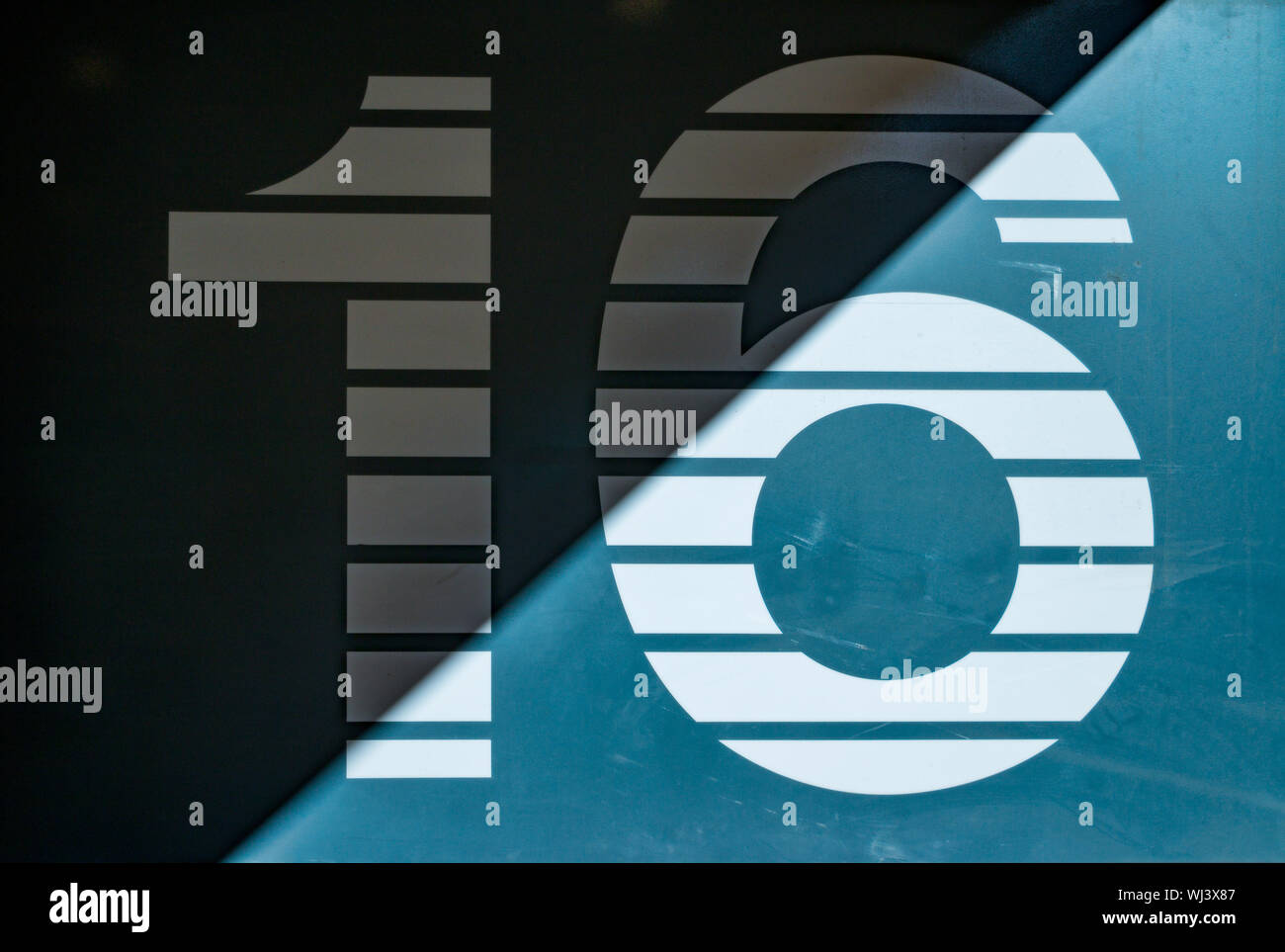 Number sixteen -Fotos und -Bildmaterial in hoher Auflösung – Alamy