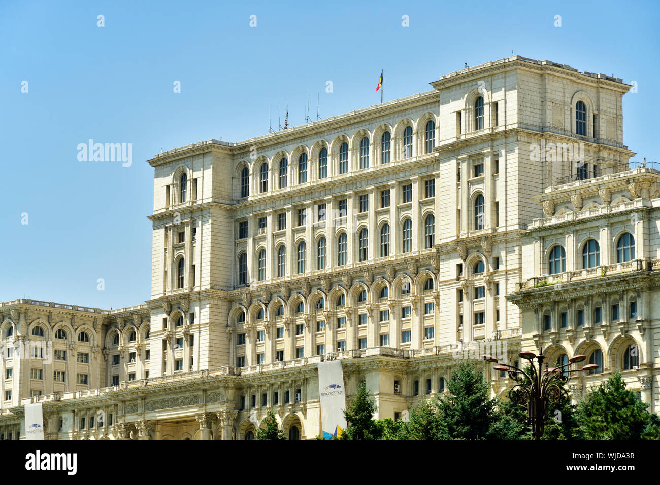 Romania bucharest city parliament building -Fotos und -Bildmaterial in ...