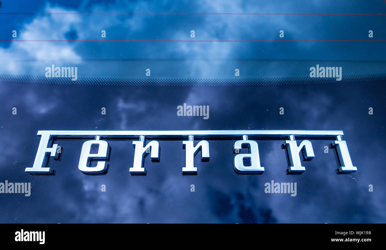 Nahaufnahme Von Ferrari Logo Abzeichen Stockfotos und -bilder Kaufen ...