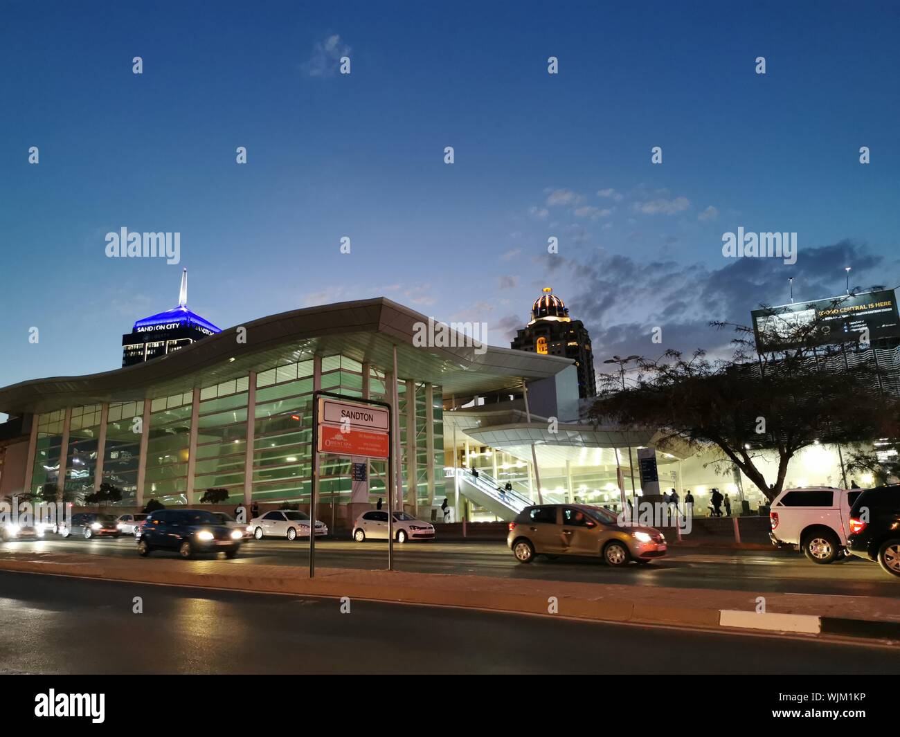 Sandton gautrain station -Fotos und -Bildmaterial in hoher Auflösung ...