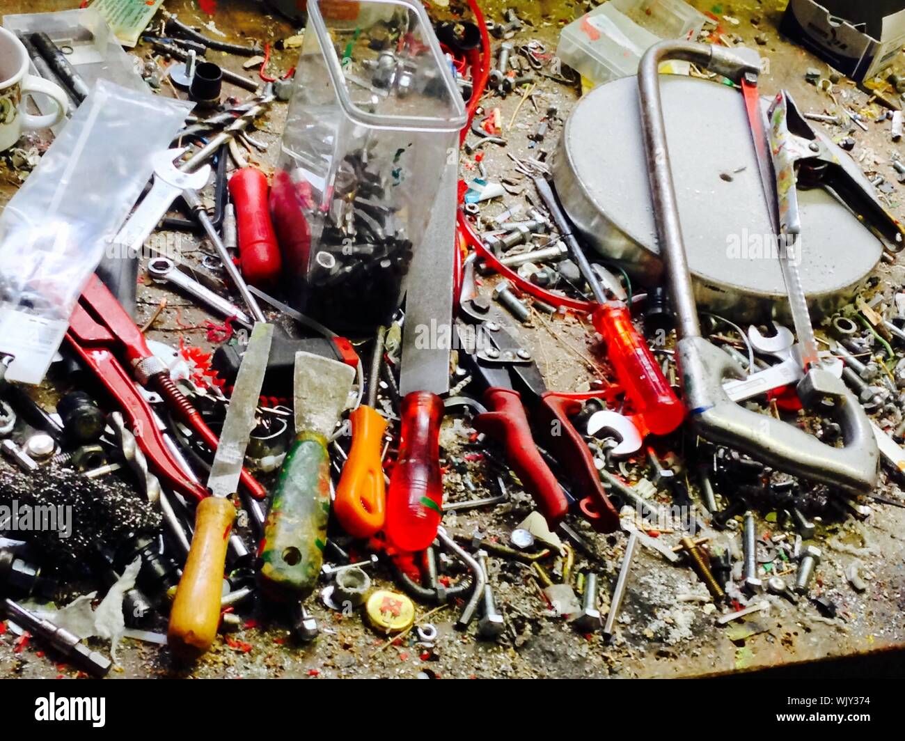 Metallische werkbank -Fotos und -Bildmaterial in hoher Auflösung – Alamy