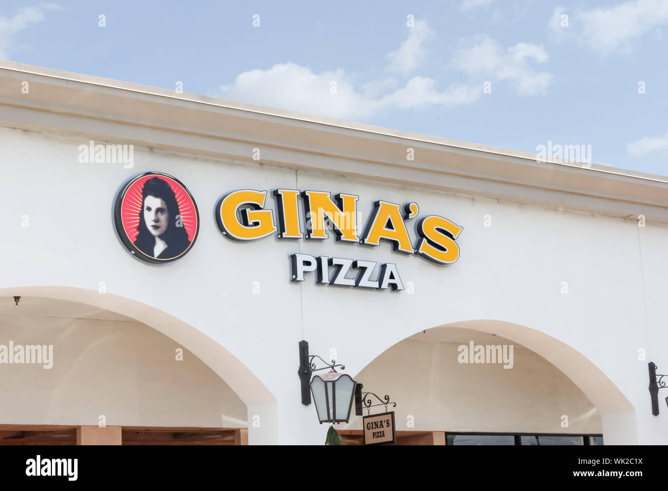 Ein Store front Zeichen für die pizza Kette Pizza's Gina bekannt Stockfotografie - Alamy