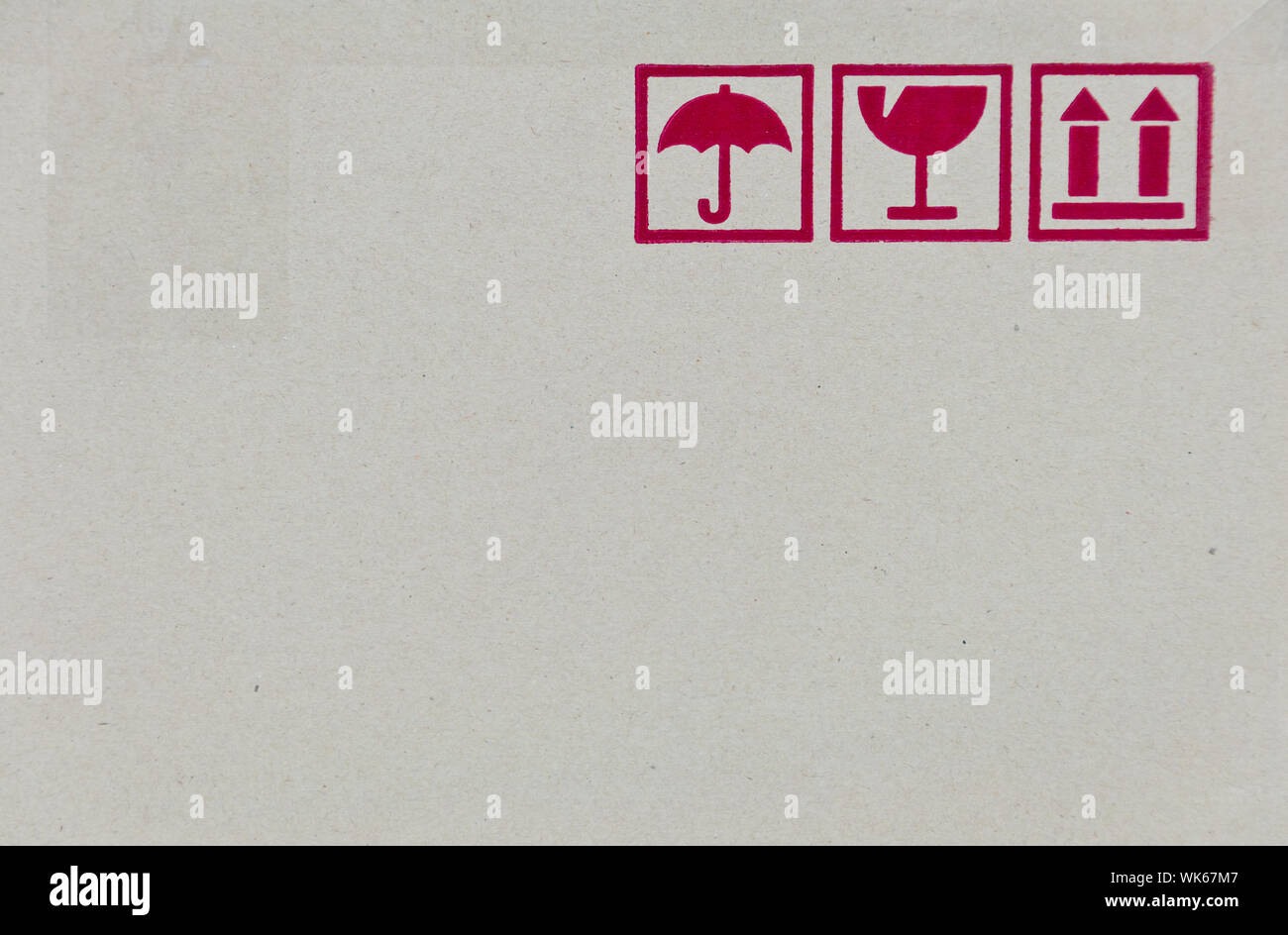 Schilder aus pappe -Fotos und -Bildmaterial in hoher Auflösung – Alamy