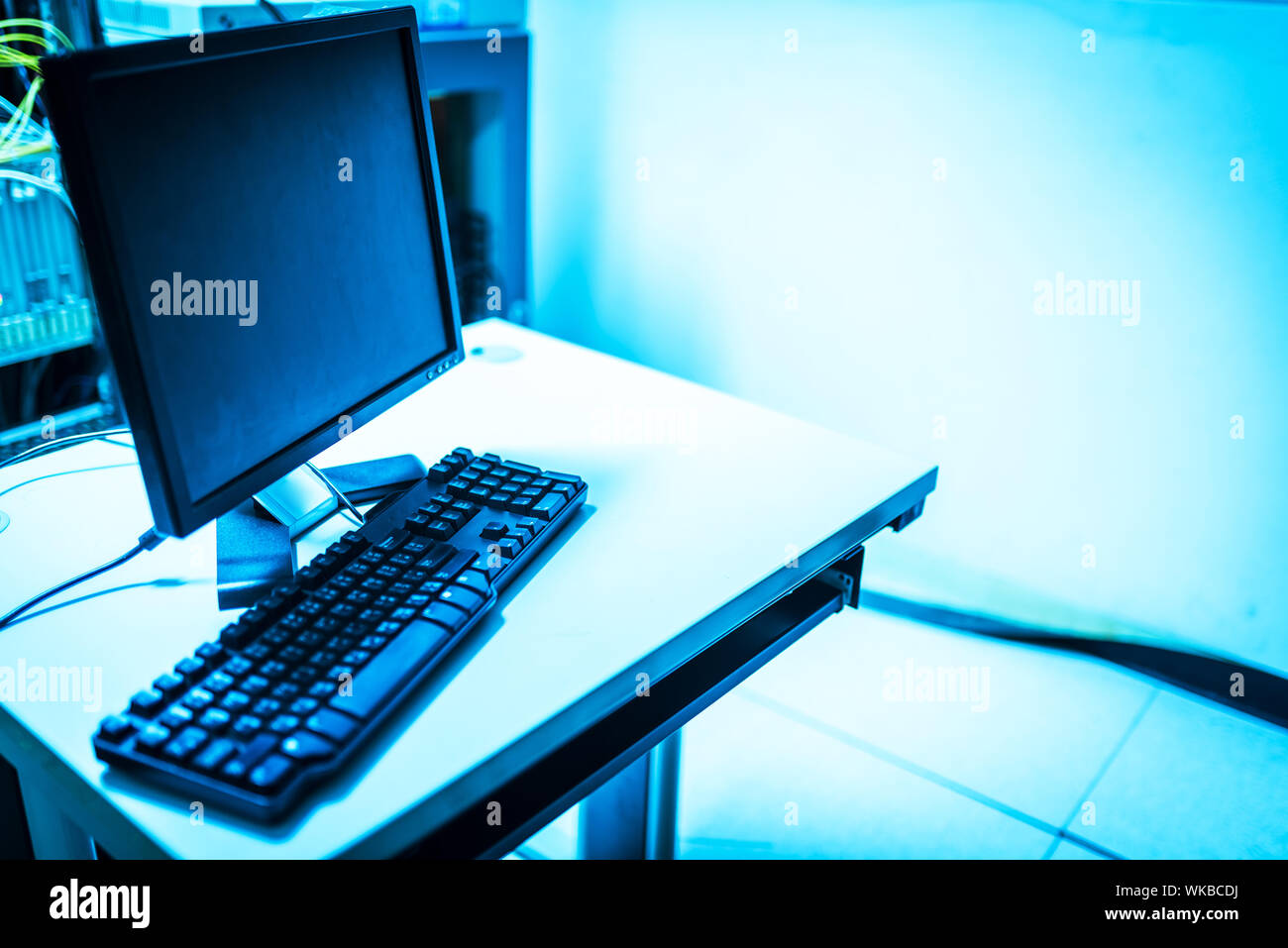 Computer table -Fotos und -Bildmaterial in hoher Auflösung – Alamy