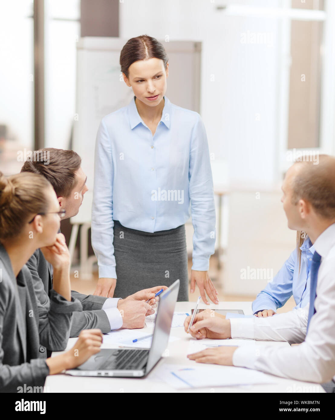 Strict female boss talking business -Fotos und -Bildmaterial in hoher ...