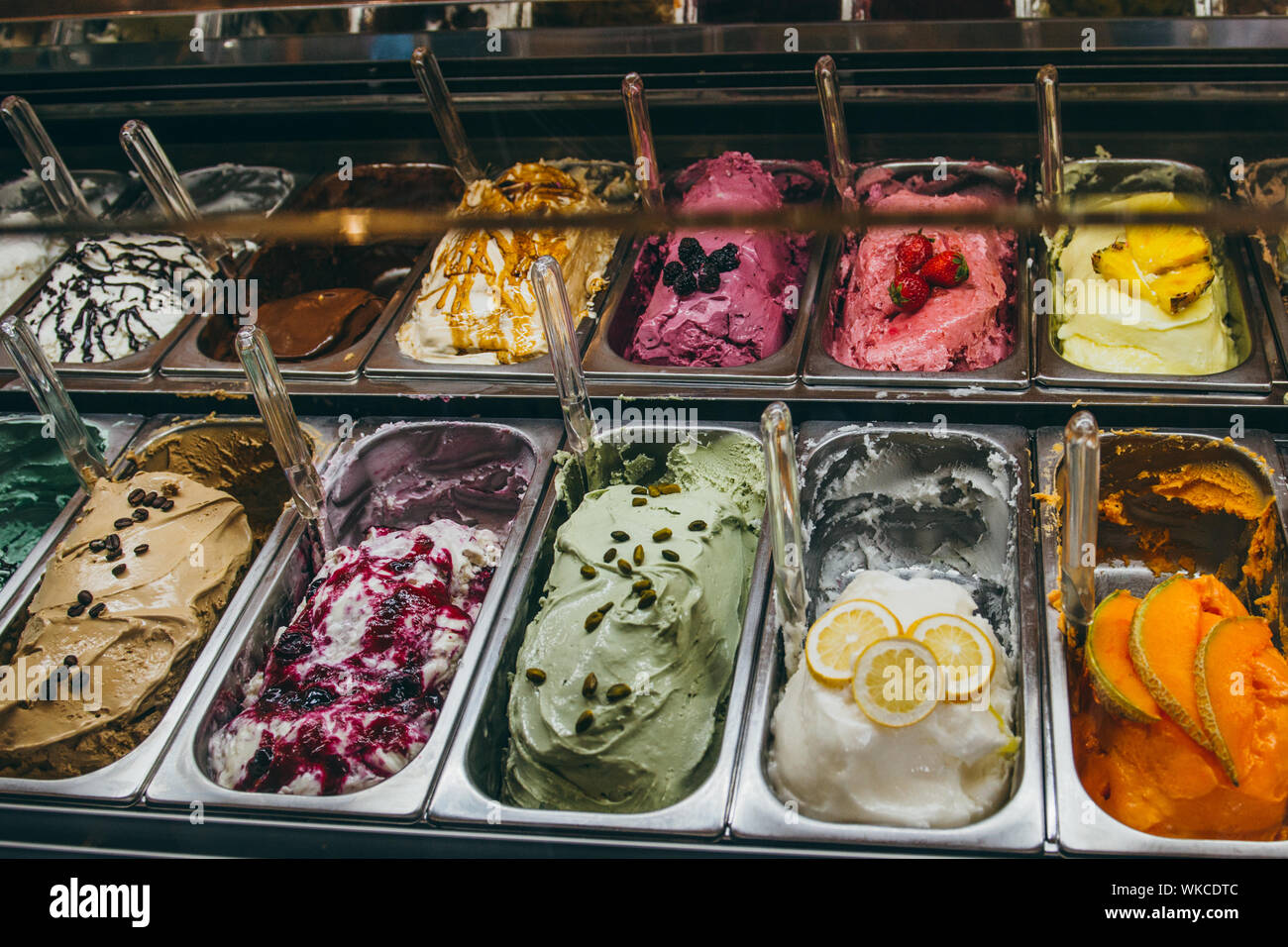 Ice cream parlours -Fotos und -Bildmaterial in hoher Auflösung – Alamy