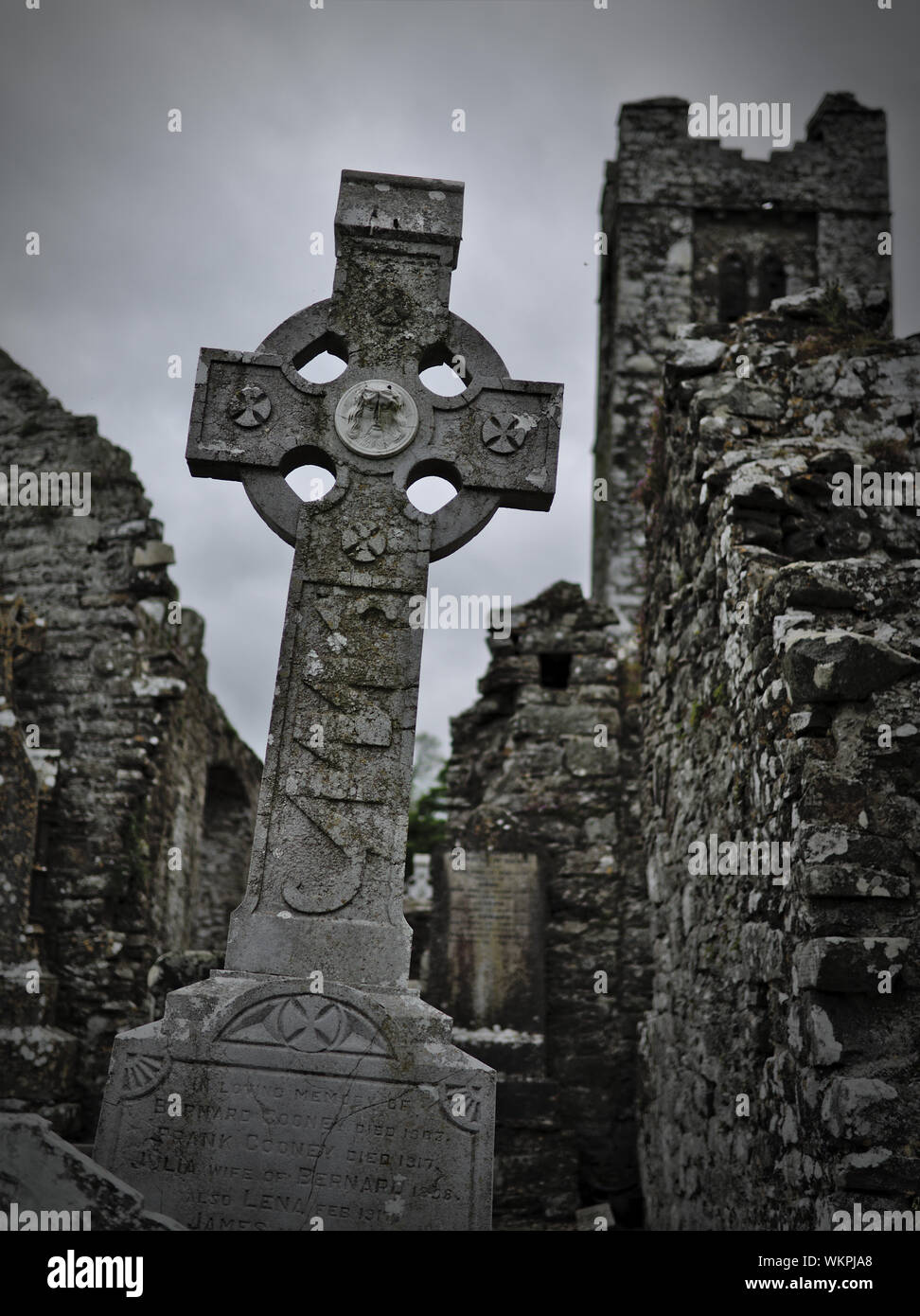 Keltisches steinkreuz -Fotos und -Bildmaterial in hoher Auflösung - Seite 2 - Alamy