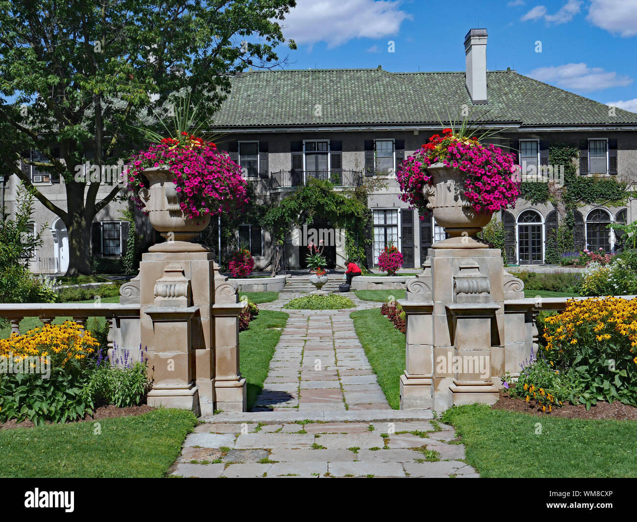 Glendon hall -Fotos und -Bildmaterial in hoher Auflösung – Alamy