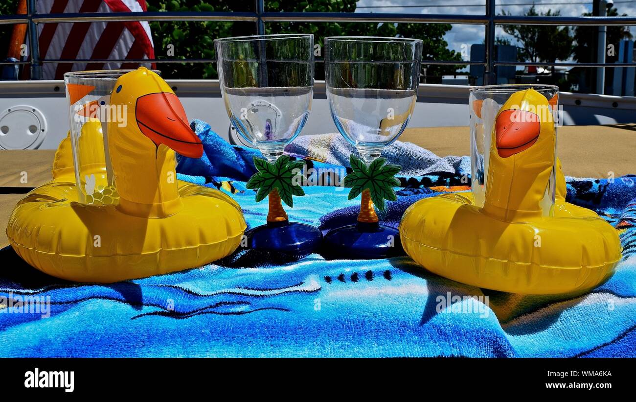 Aufblasbare Gelbe Ente Stockfotos und -bilder Kaufen - Alamy