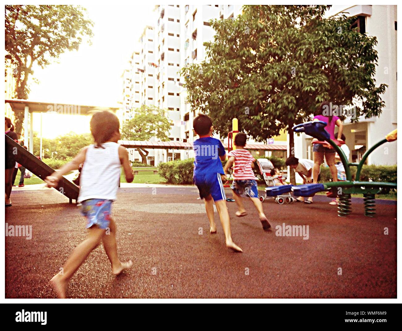 Children playing in the garden Ausgeschnittene Stockfotos und -bilder - Alamy
