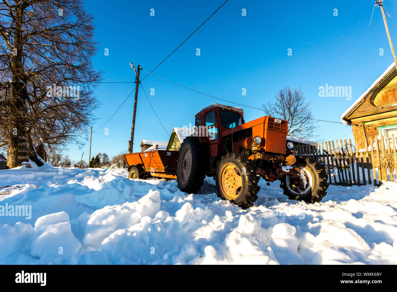 Old russian tractor -Fotos und -Bildmaterial in hoher Auflösung - Seite ...