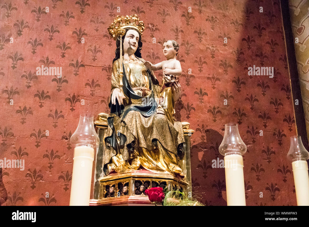 Trier, Deutschland. Statue der Jungfrau Maria, Mutter von Jesus ...