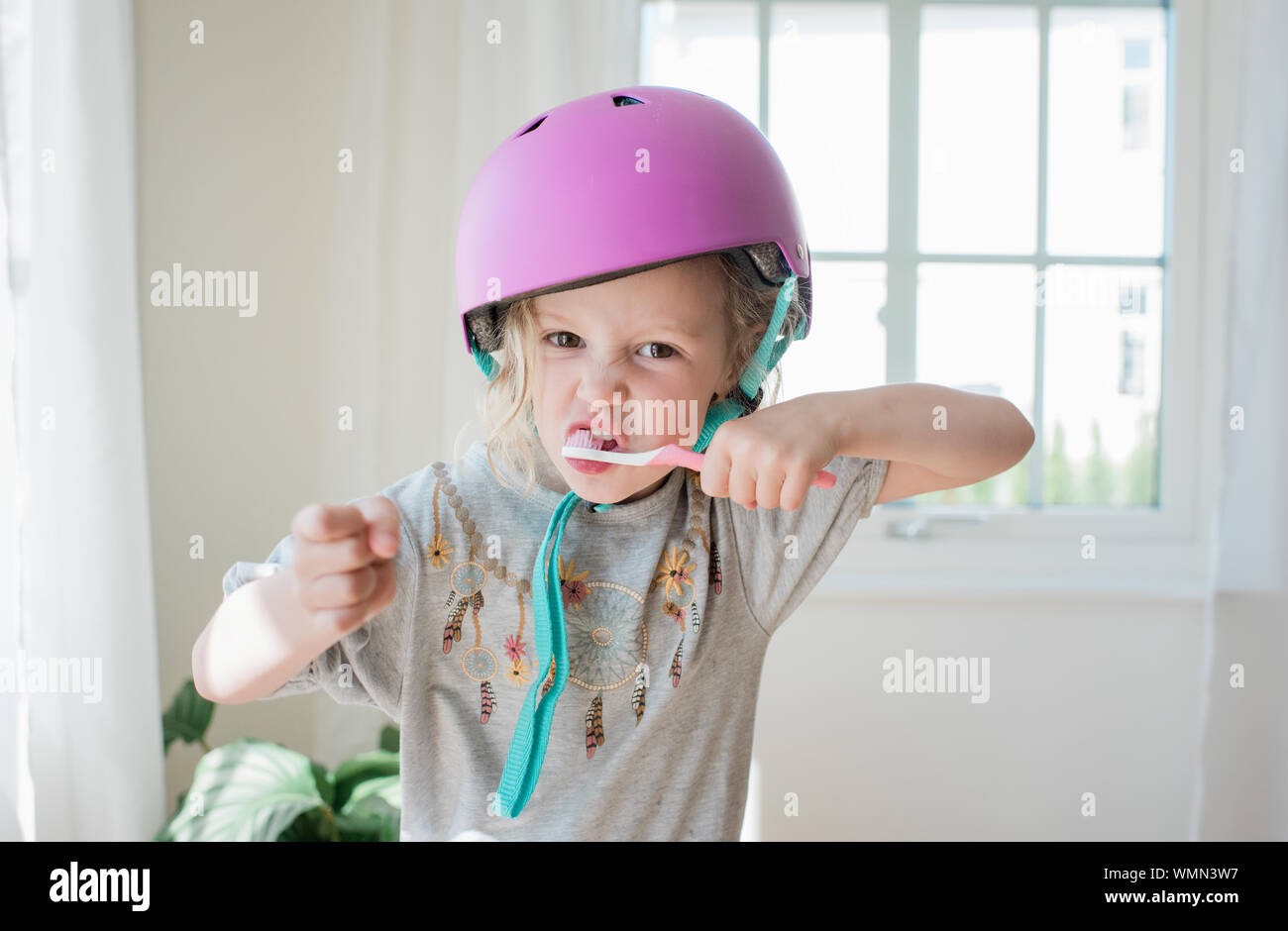 Lustig helm -Fotos und -Bildmaterial in hoher Auflösung – Alamy