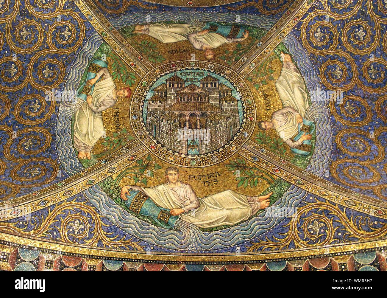 Gotik mosaik -Fotos und -Bildmaterial in hoher Auflösung – Alamy