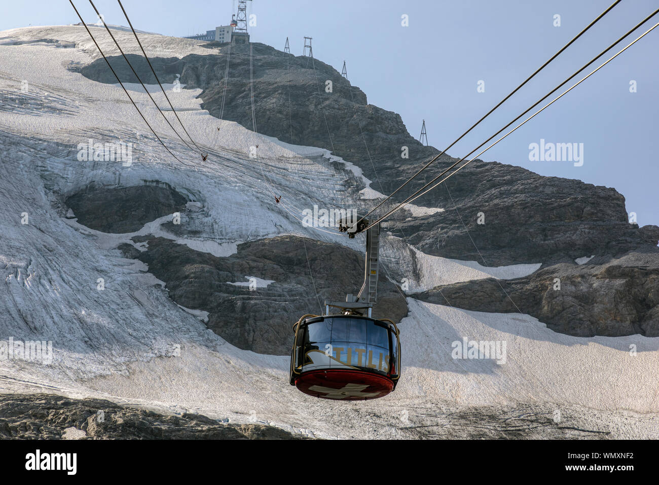Titlis Cliff Walk Stockfotos und -bilder Kaufen - Alamy