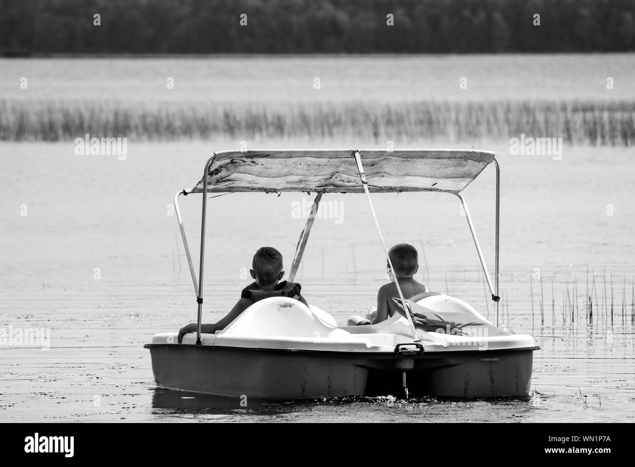 Two children only -Fotos und -Bildmaterial in hoher Auflösung – Alamy