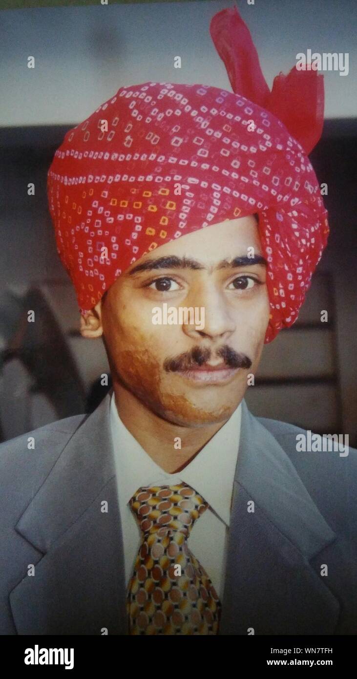 Indian man wearing turban -Fotos und -Bildmaterial in hoher Auflösung ...
