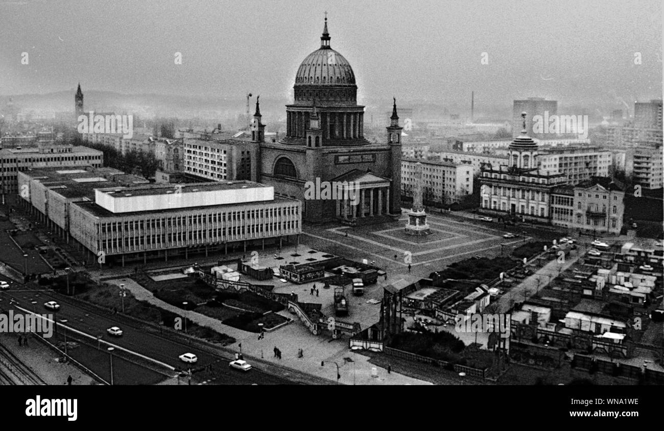Altes rathaus von potsdam Schwarzweiß-Stockfotos und -bilder - Alamy