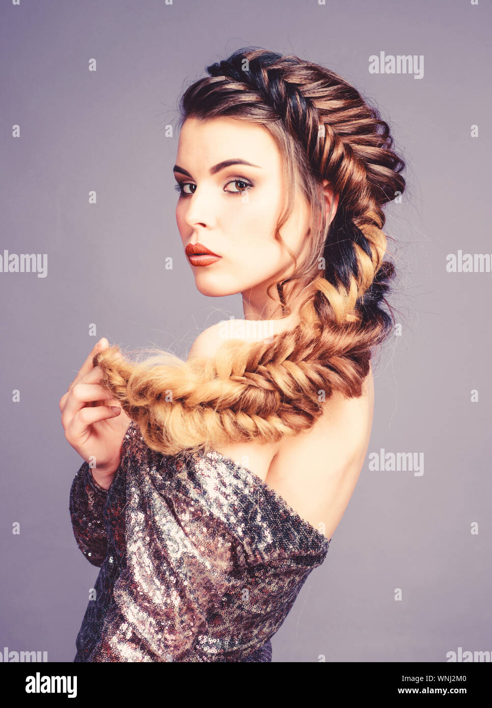 Moderner Haarschnitt Stockfotos und -bilder Kaufen - Alamy