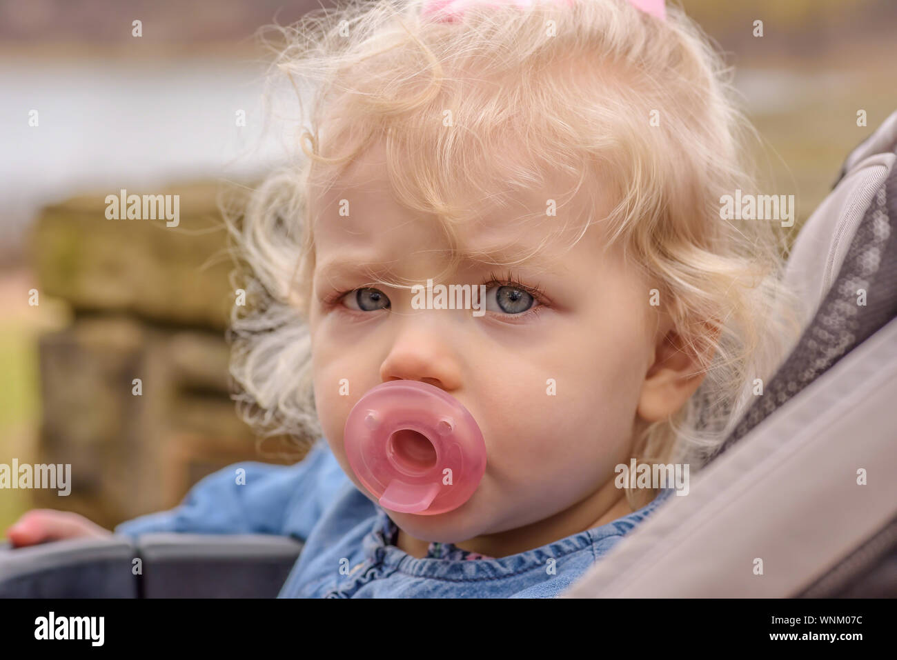 Close up baby pacifier in mouth -Fotos und -Bildmaterial in hoher ...
