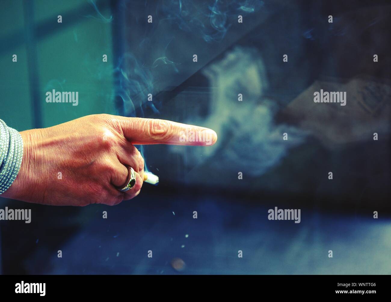 Fisch mit zigarette -Fotos und -Bildmaterial in hoher Auflösung – Alamy