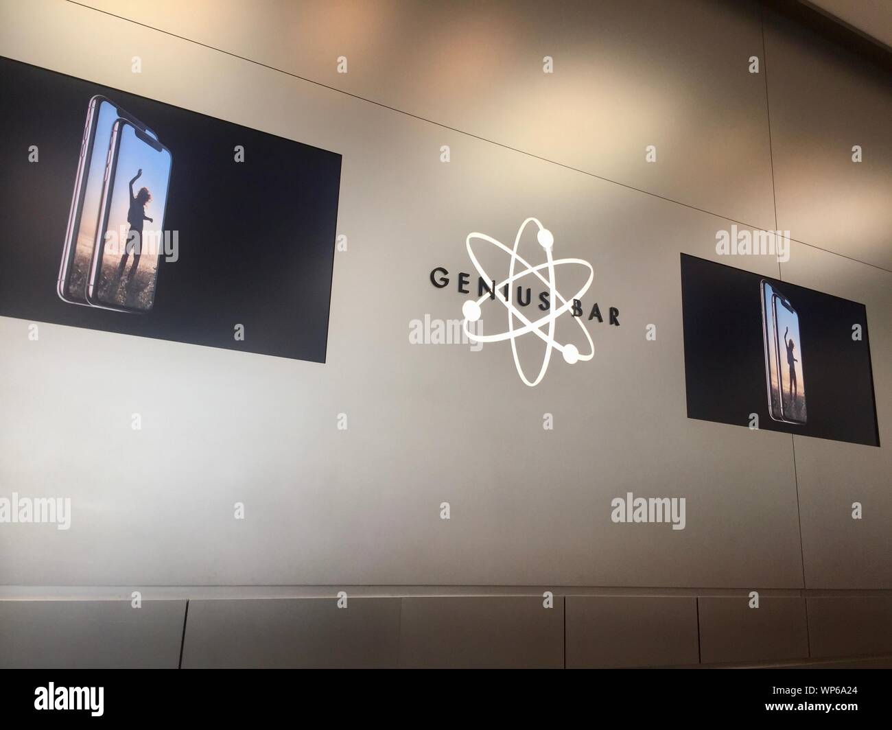 Apple Store Genius Bar Stockfotos und -bilder Kaufen - Alamy