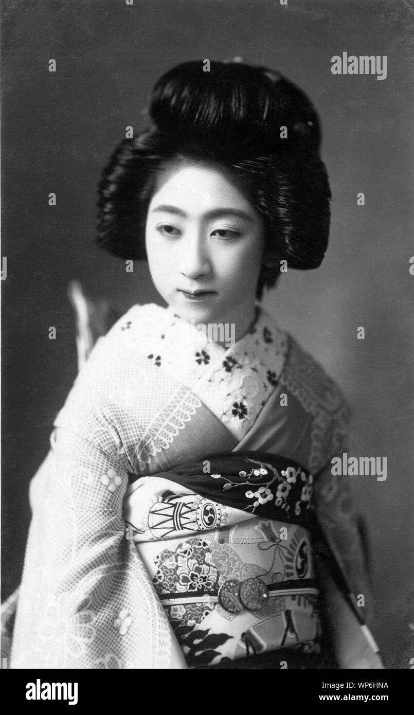 [1920s Japan - Japanische Frau im Kimono] - junge japanische Frau im ...