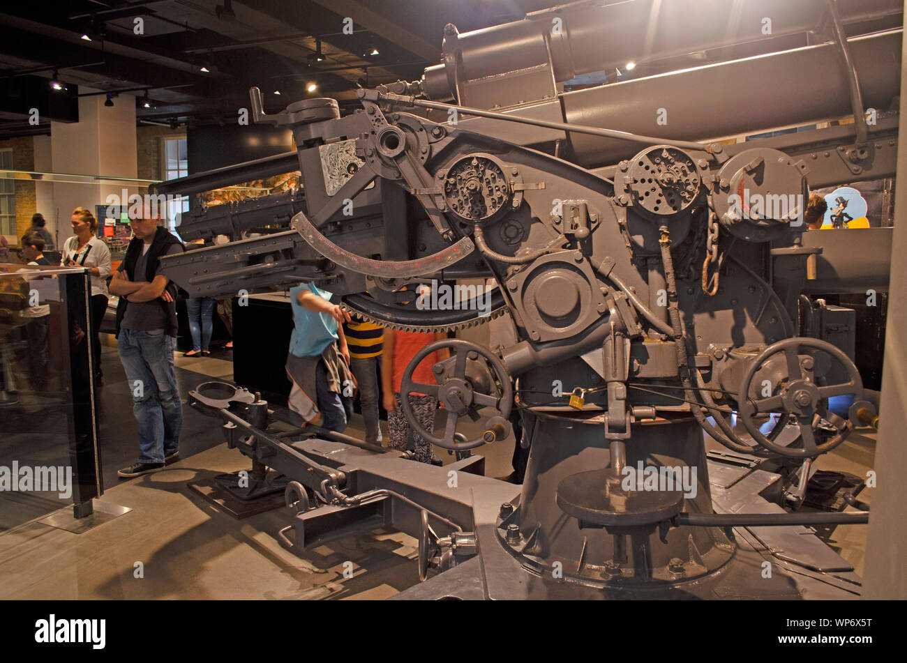 Deutsch 88 mm anti-aircraft Gun (AA Gun) im Imperial War Museum London ...