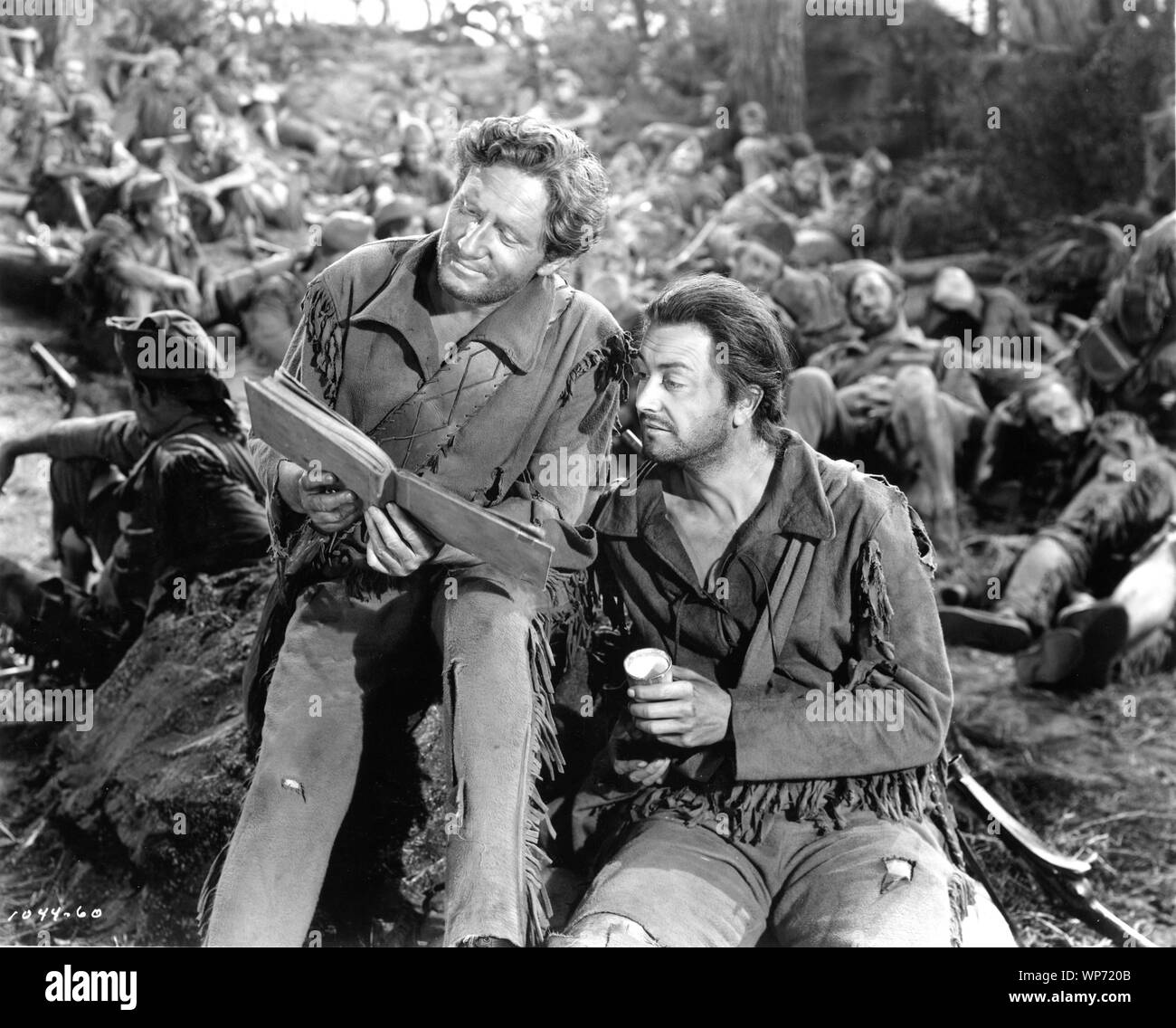 SPENCER TRACY als Major Robert Rogers und Robert Young als LANGDON ...