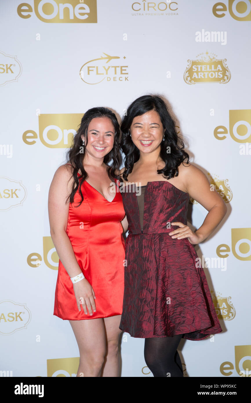 Jordyn Negri und Samantha Wan auf der TIFF-roten Teppich in Toronto ...
