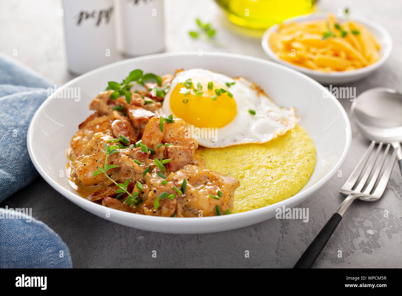 Kreolische gebratene garnelen -Fotos und -Bildmaterial in hoher ...