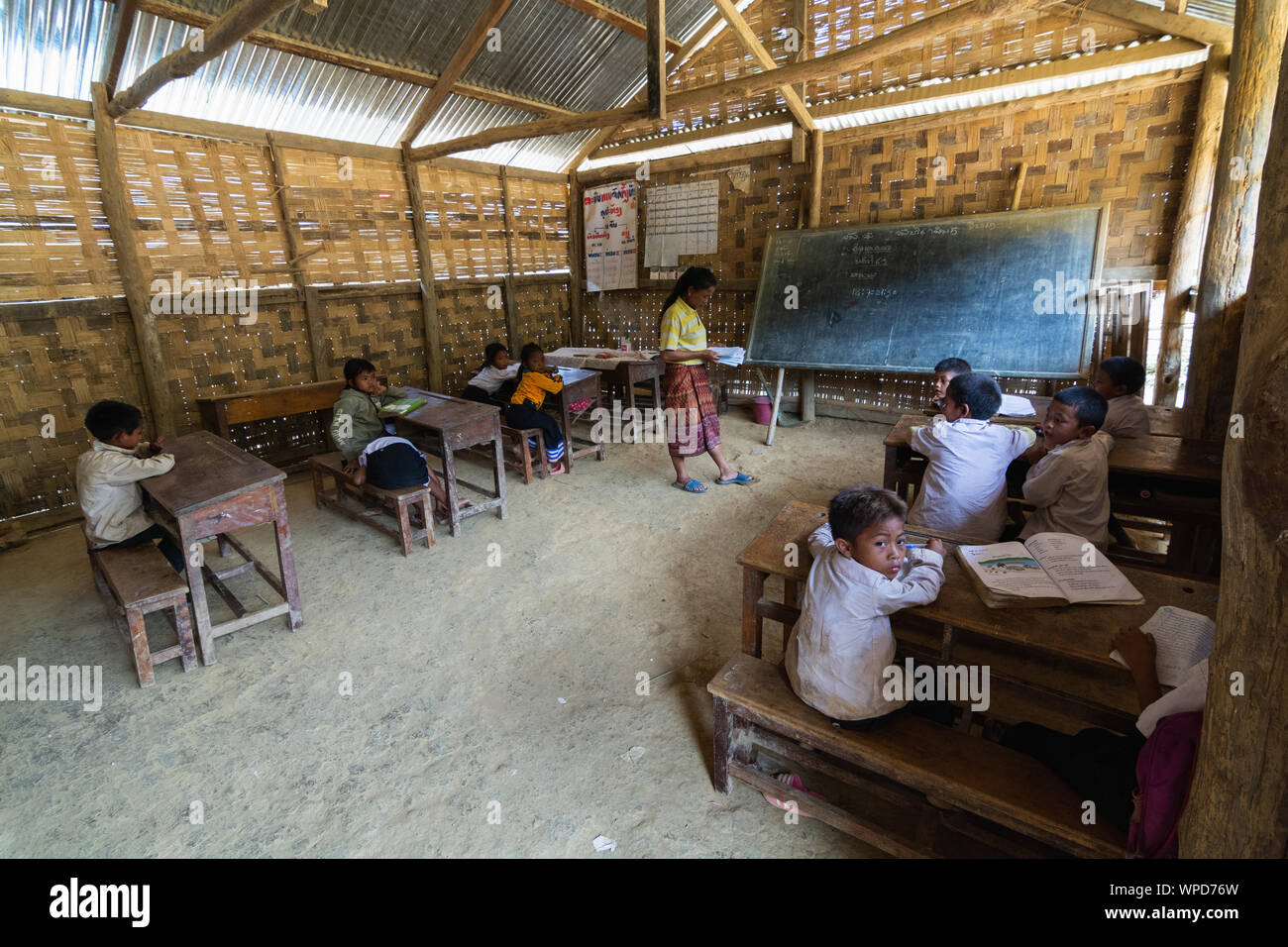 Laos classroom -Fotos und -Bildmaterial in hoher Auflösung – Alamy