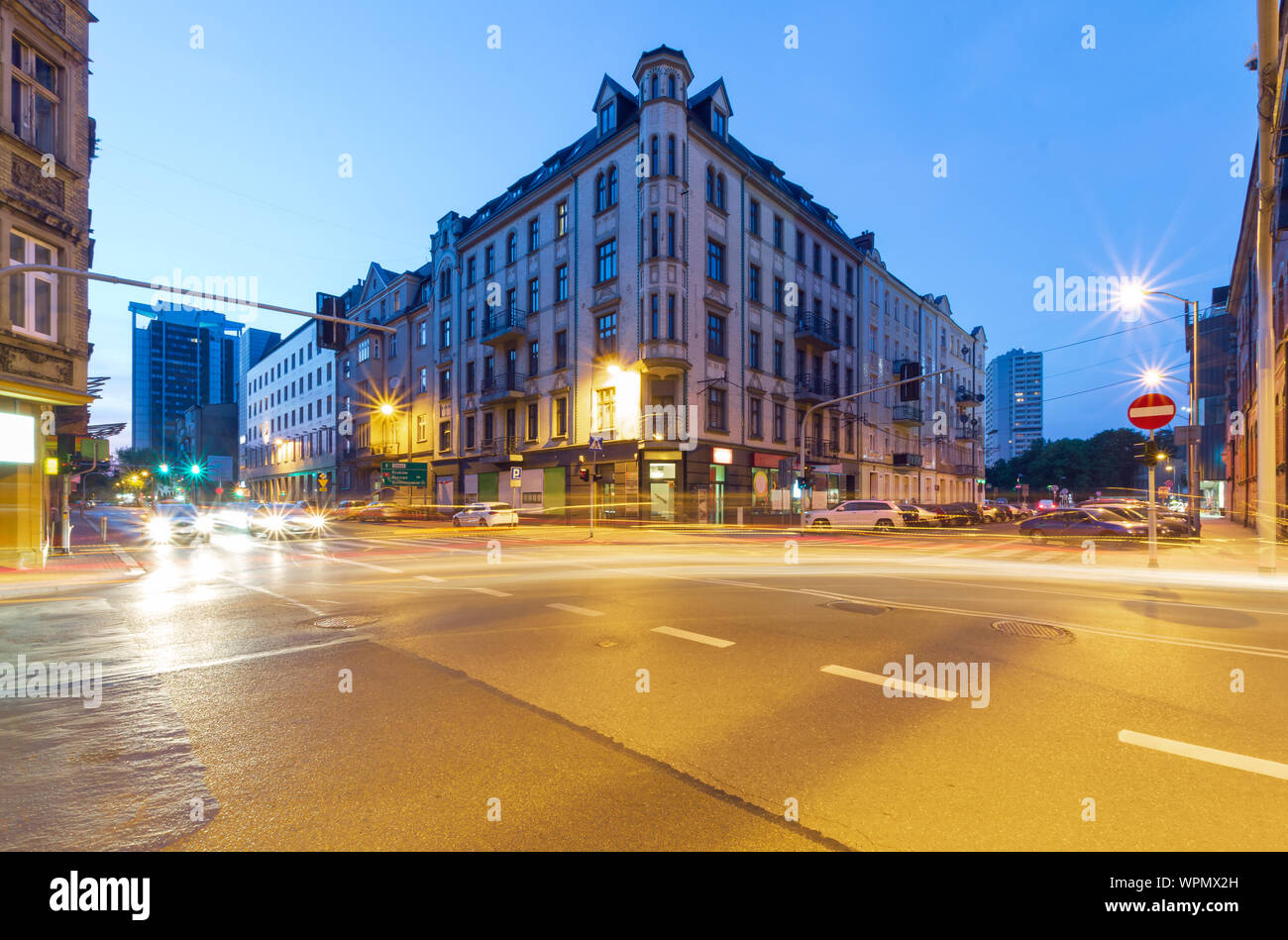 Nacht in katowice -Fotos und -Bildmaterial in hoher Auflösung – Alamy