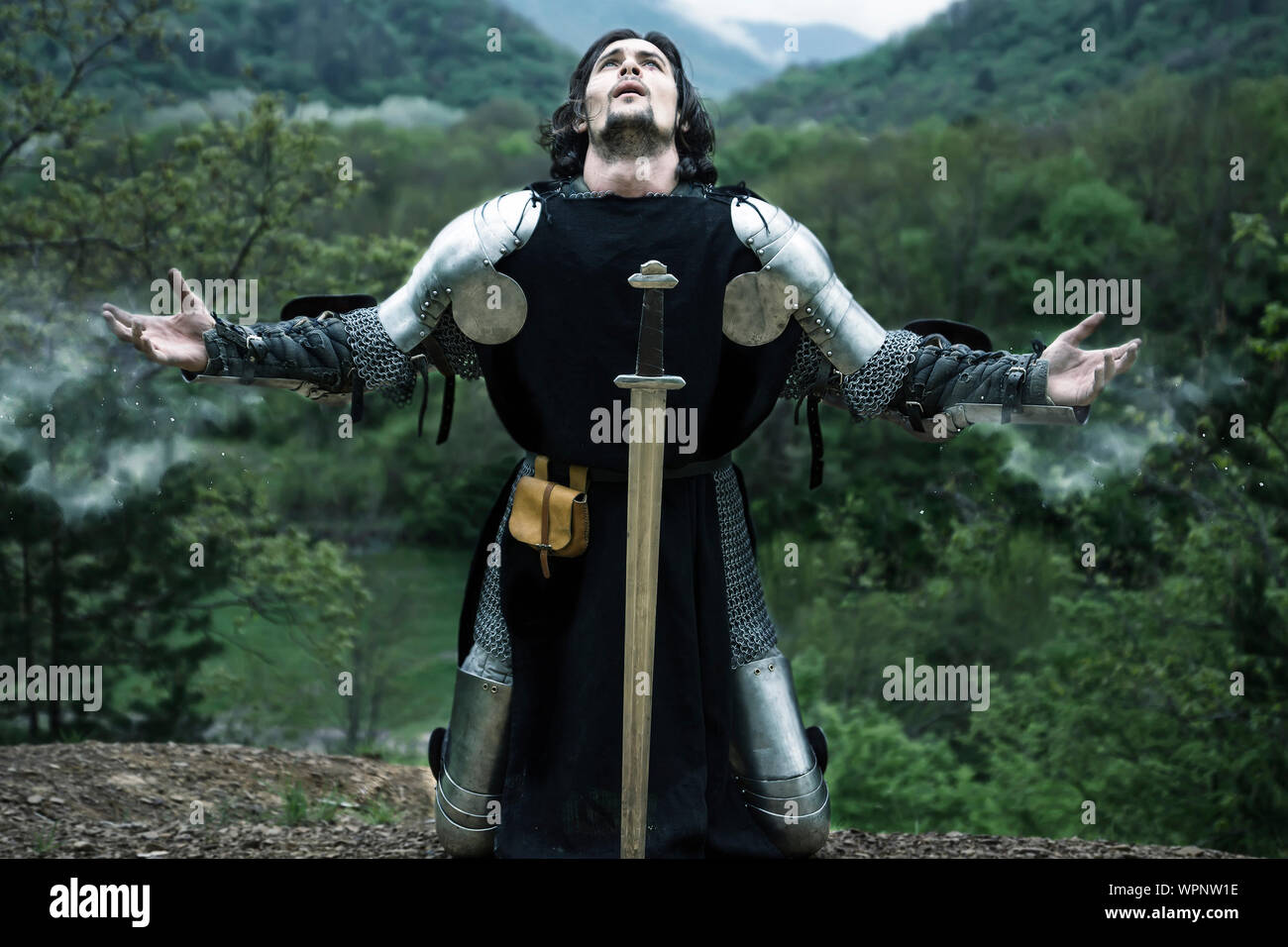 Betender ritter -Fotos und -Bildmaterial in hoher Auflösung – Alamy