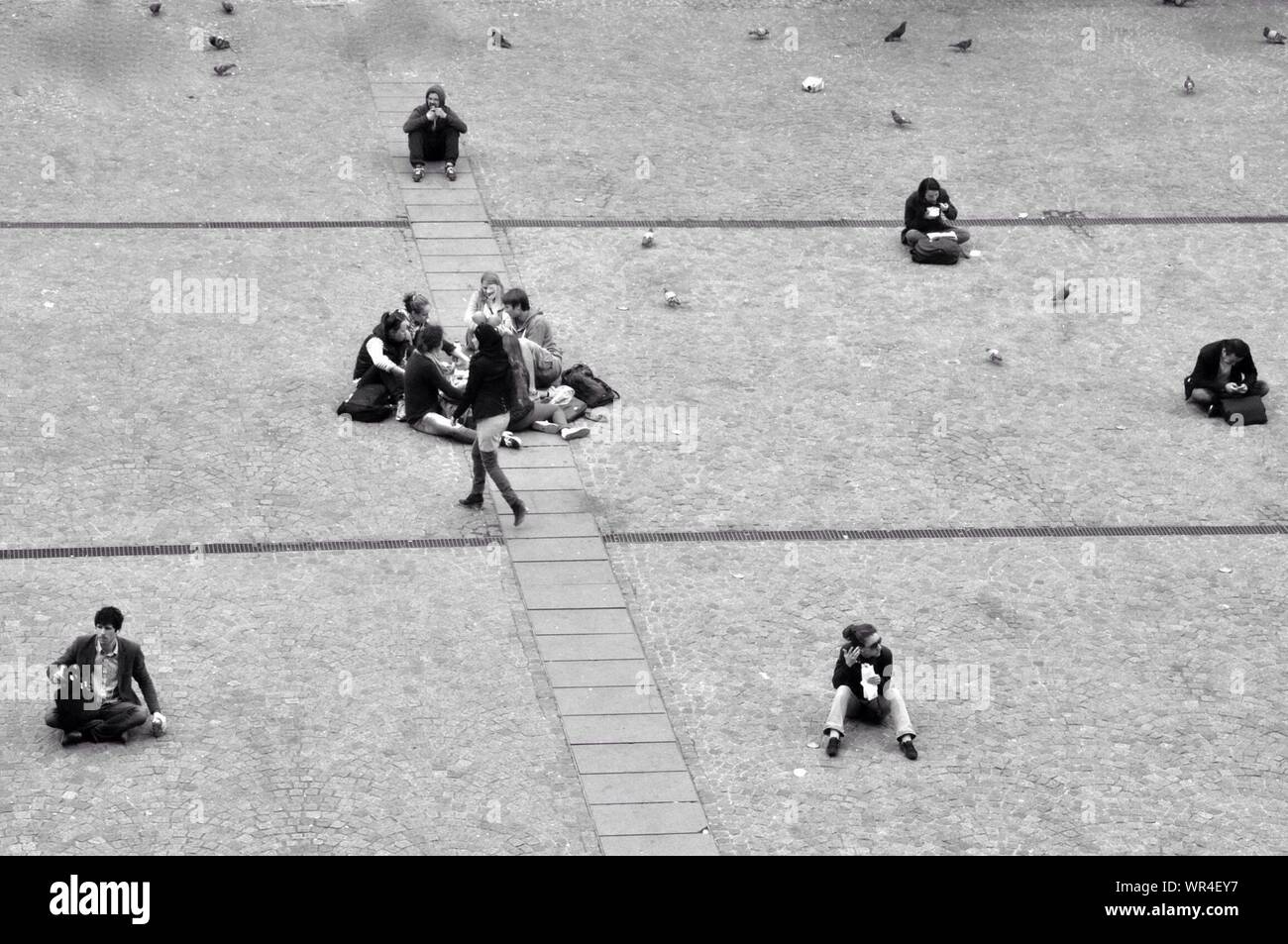 Platz voller menschen -Fotos und -Bildmaterial in hoher Auflösung – Alamy