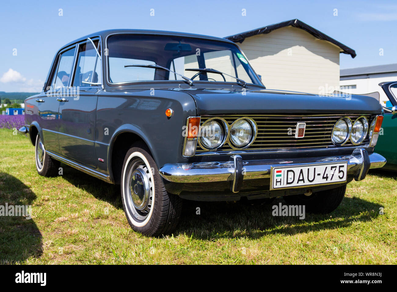 Polski fiat 125p -Fotos und -Bildmaterial in hoher Auflösung – Alamy