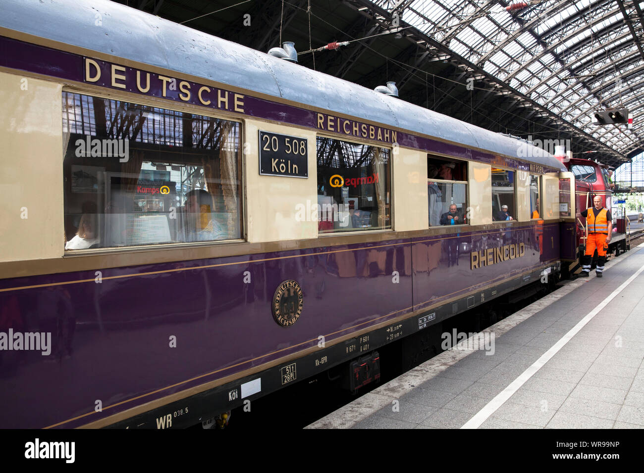 Historische Rheingold Zug im Hauptbahnhof, Köln, Deutschland ...