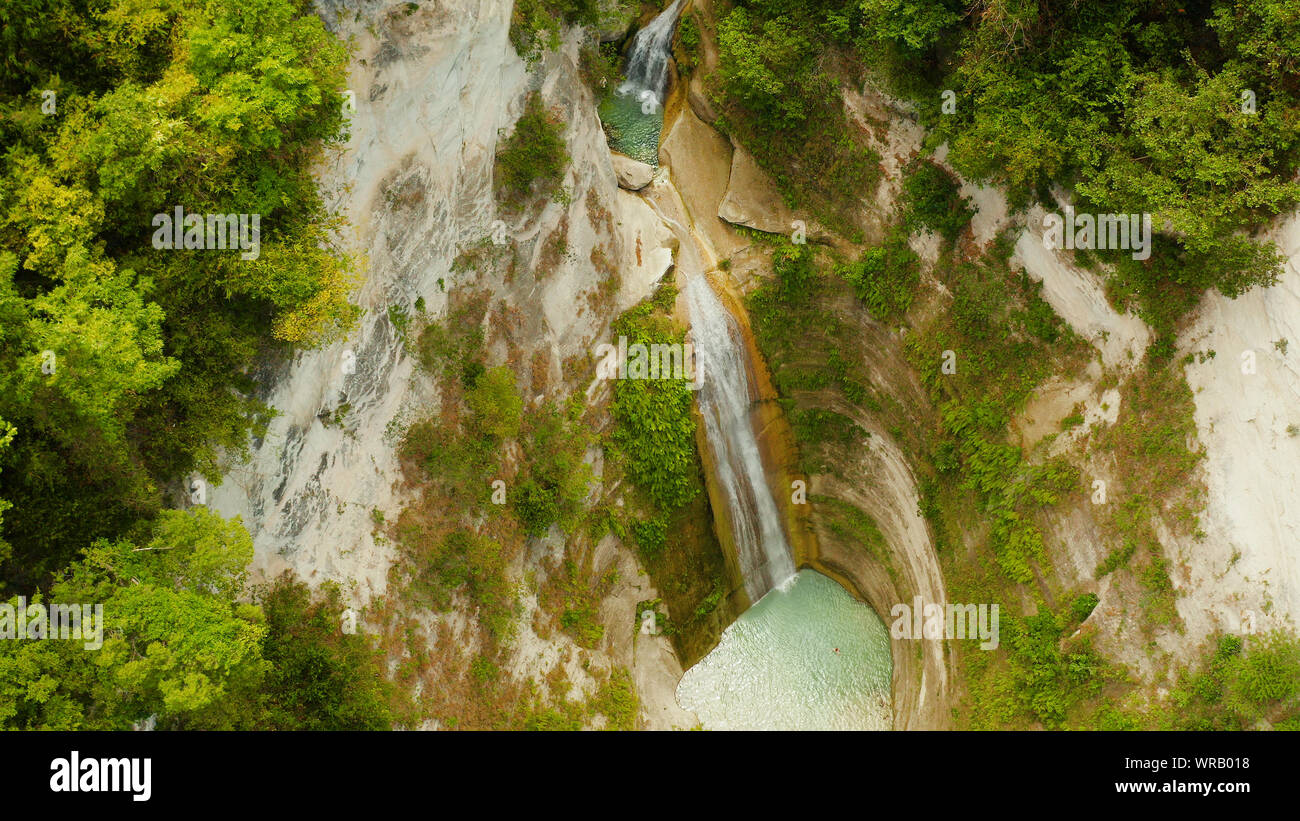 Wasserfall im Regenwald Dschungel von oben. Tropische Dao Wasserfälle ...