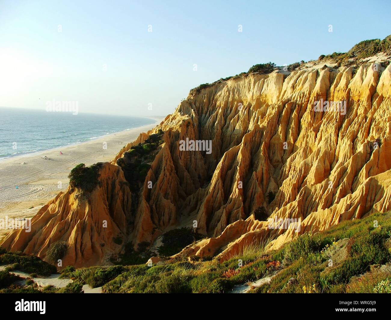Meer berg himmel strand -Fotos und -Bildmaterial in hoher Auflösung – Alamy