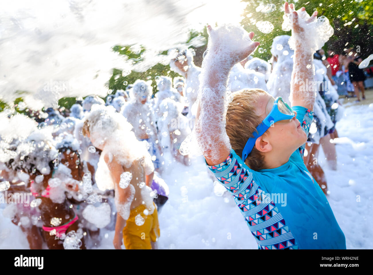 Foam party -Fotos und -Bildmaterial in hoher Auflösung – Alamy