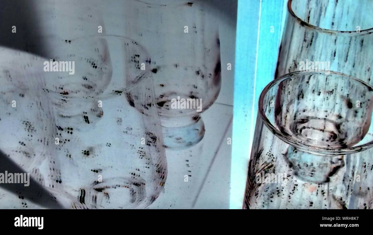 Schmutziges spiegelbild Stockfotos und -bilder Kaufen - Alamy