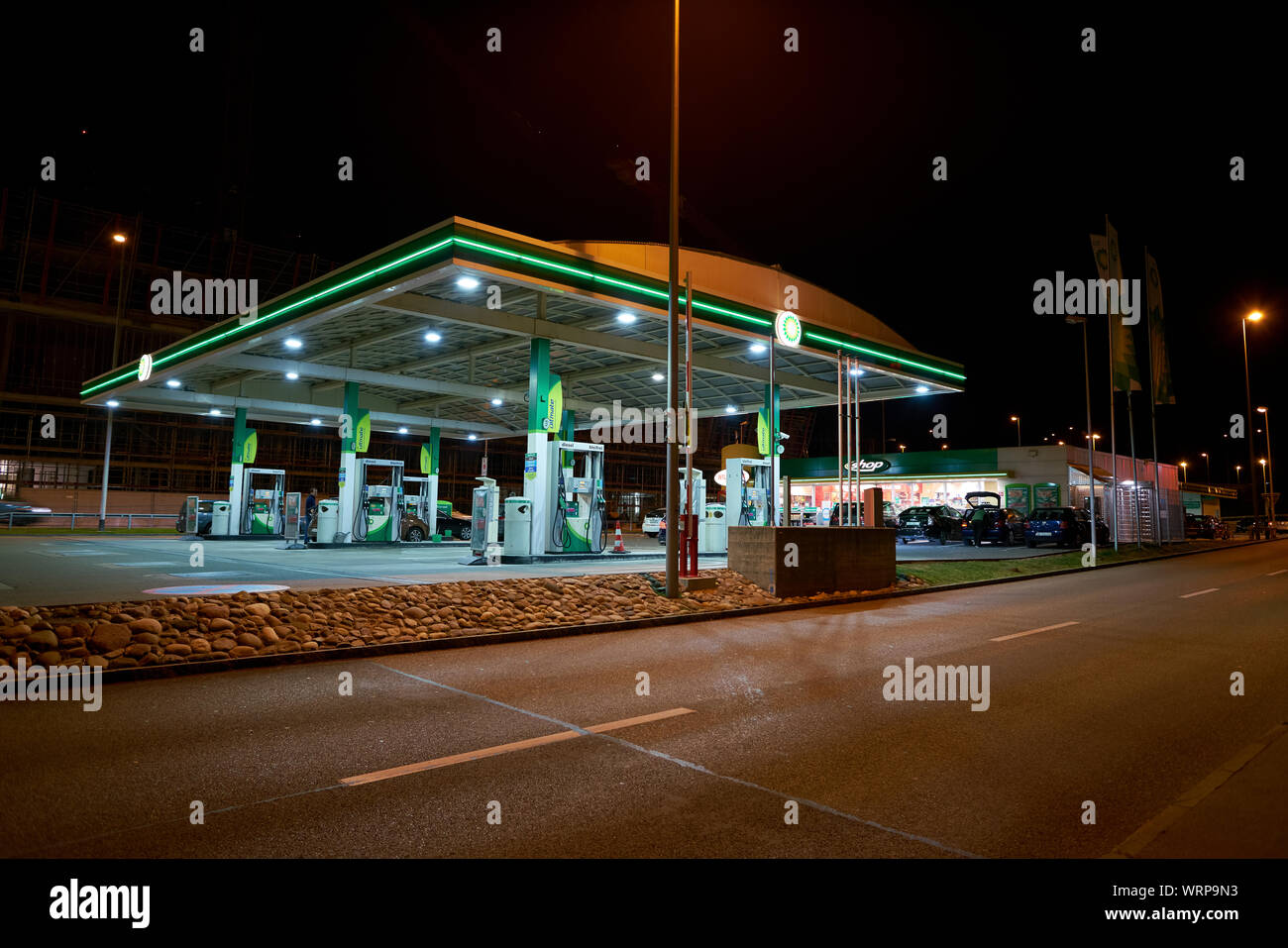 Moderne bp tankstelle -Fotos und -Bildmaterial in hoher Auflösung – Alamy