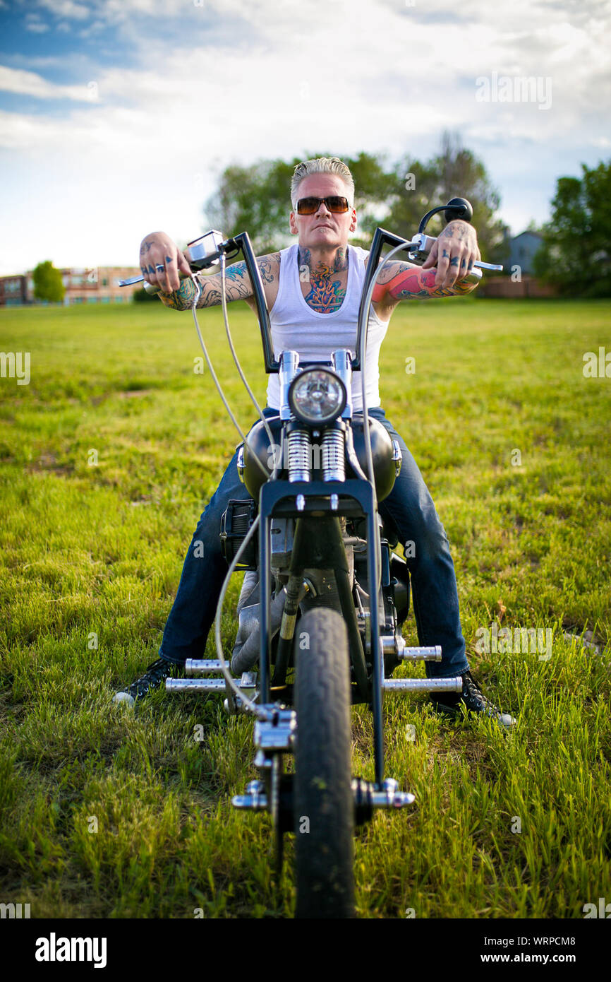 Mature man sitting on motorcycle -Fotos und -Bildmaterial in hoher ...